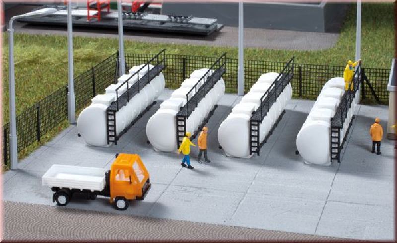 Auhagen 13335 - Tanks, 4 Stück