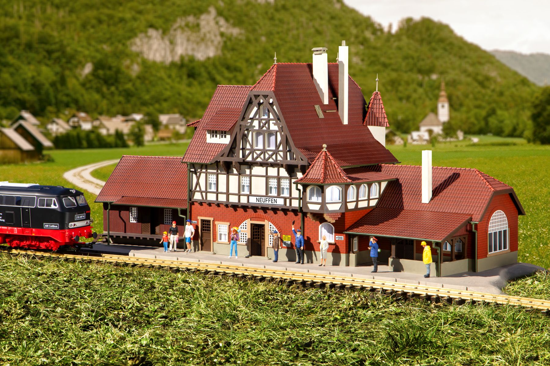 Piko 65000 - Bahnhof Neuffen