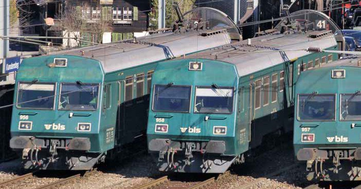 nme 538692 - Steuerwagen 957, BLS, Ep.V, mit Innenbeleuchtung, DC-Digital